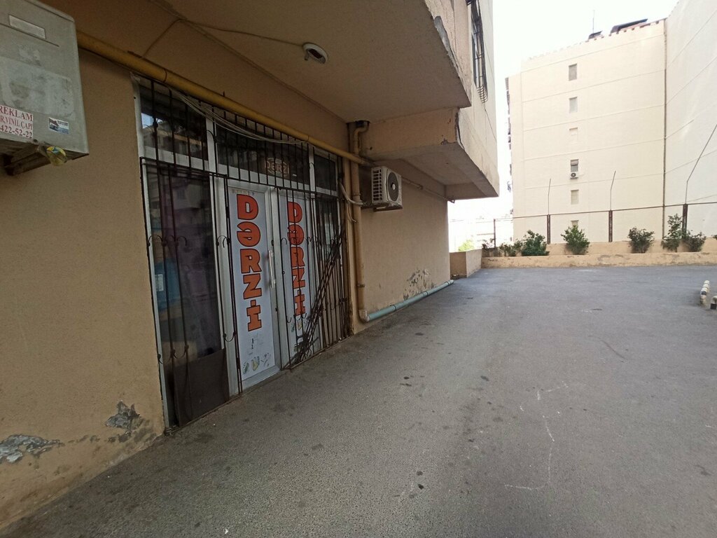 Kıyafet tamiri Dərzi, Bakü, foto