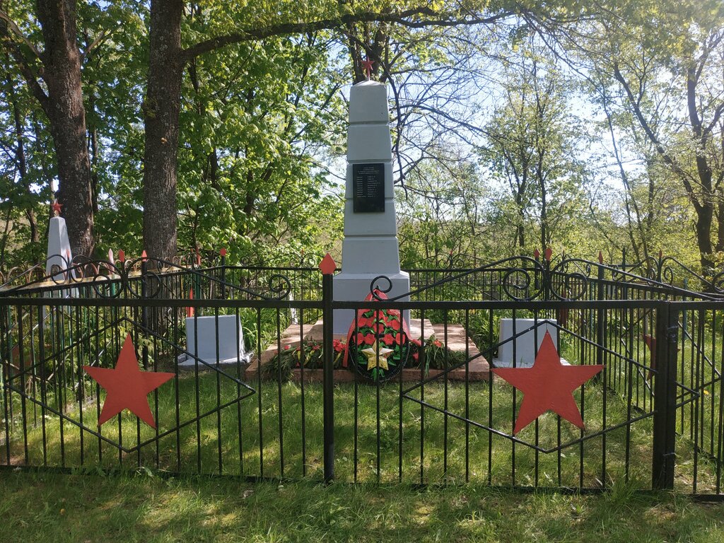 Anıt, heykel Братская могила, Vitebskaya oblastı, foto