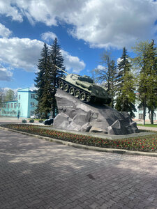 Противотанковая самоходная артиллерийская установка СУ-100 (Sverdlovsk Region, Yekaterinburg, Uralmash Urban Housing District), teknoloji anıtı  Yekaterinburg'dan