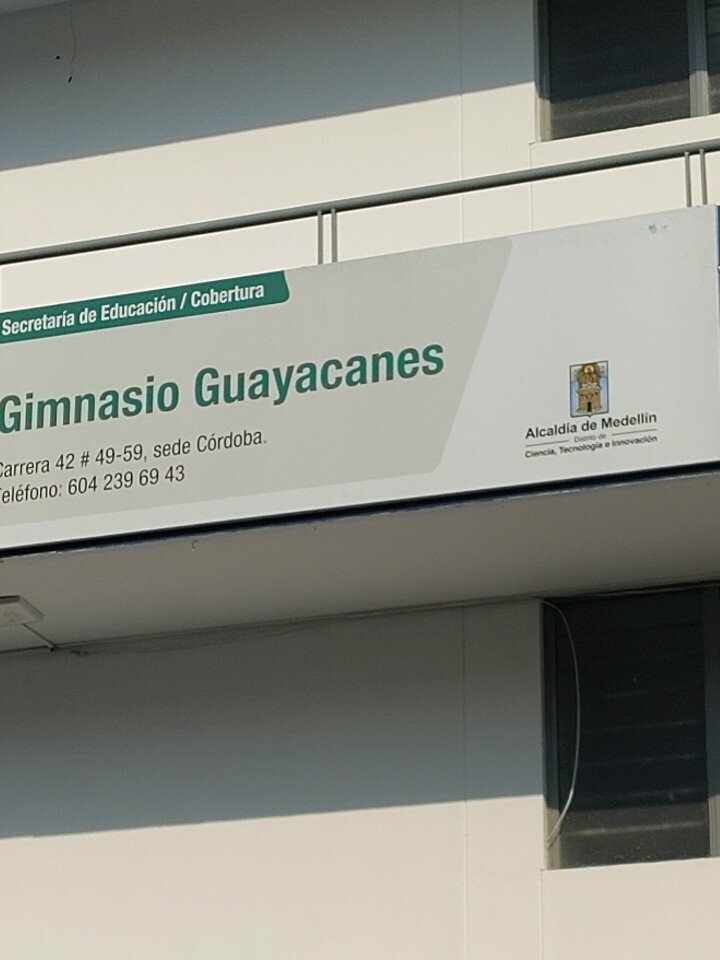 i̇lkokul Guayacanes Gymnasium, Medellin, foto
