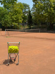 Лайв (проспект Октябрьской Революции No:62), tenis kulüpleri ve kortları  Sevastopol'dan