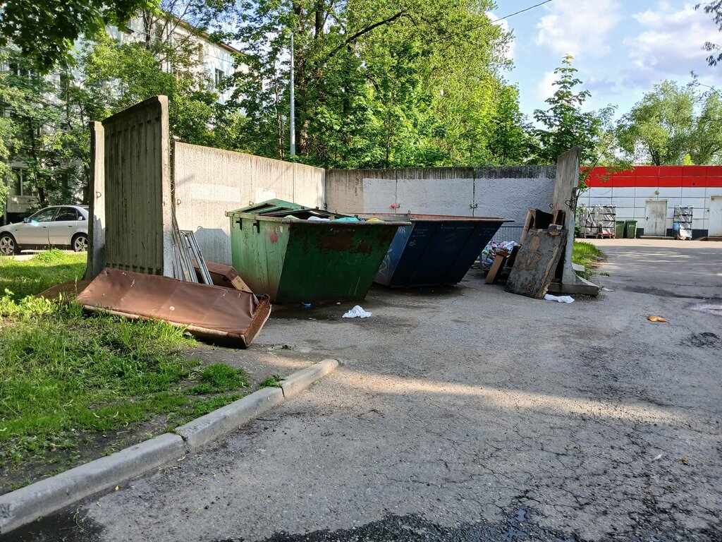 Çöp alanları Trash and garbage disposal area, Saint‑Petersburg, foto