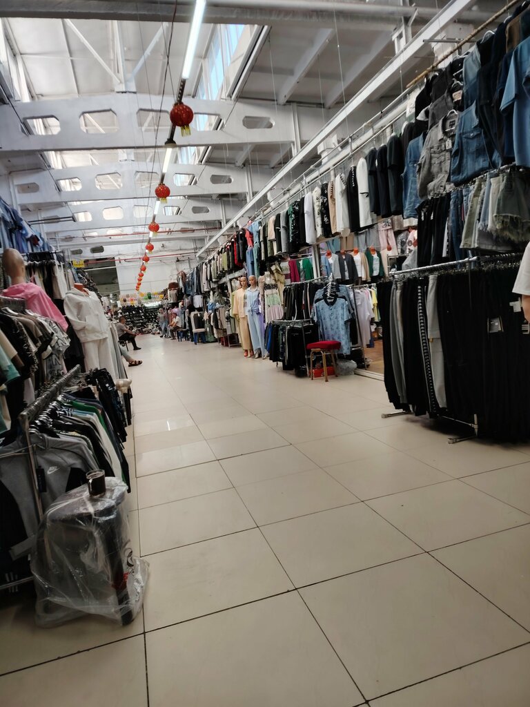 Pazarlar ve çarşılar Druzhba, Kemerovo, foto