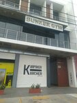 Búnker gym (Santa Cruz de la Sierra, Distrito Municipal 3, Subdistrito 91, Carmelo Pérez, 6), spor ve jimnastik salonları  Bolivya'dan
