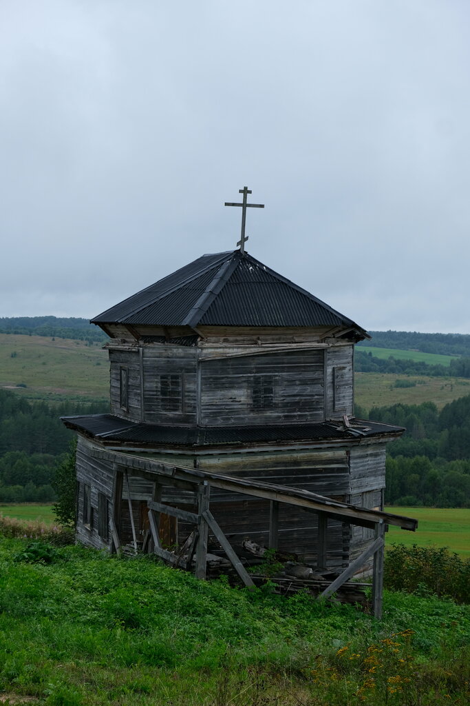 Şapel, haç anıtı Chapel of Kirik and Iulitta, Arhangelskaya oblastı, foto