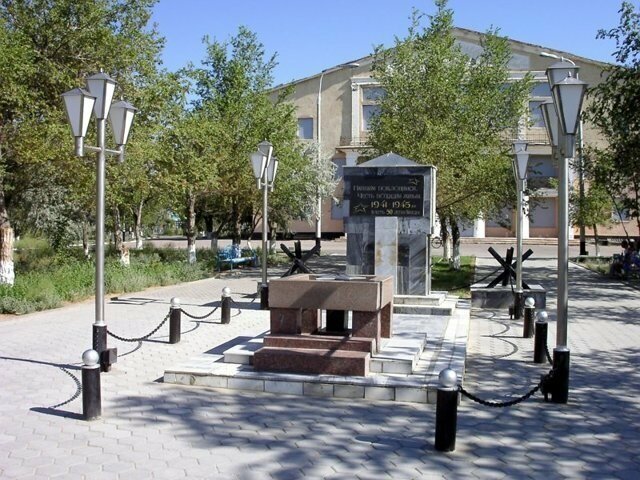 Anıt, heykel Eternal Flame, Baykonur, foto