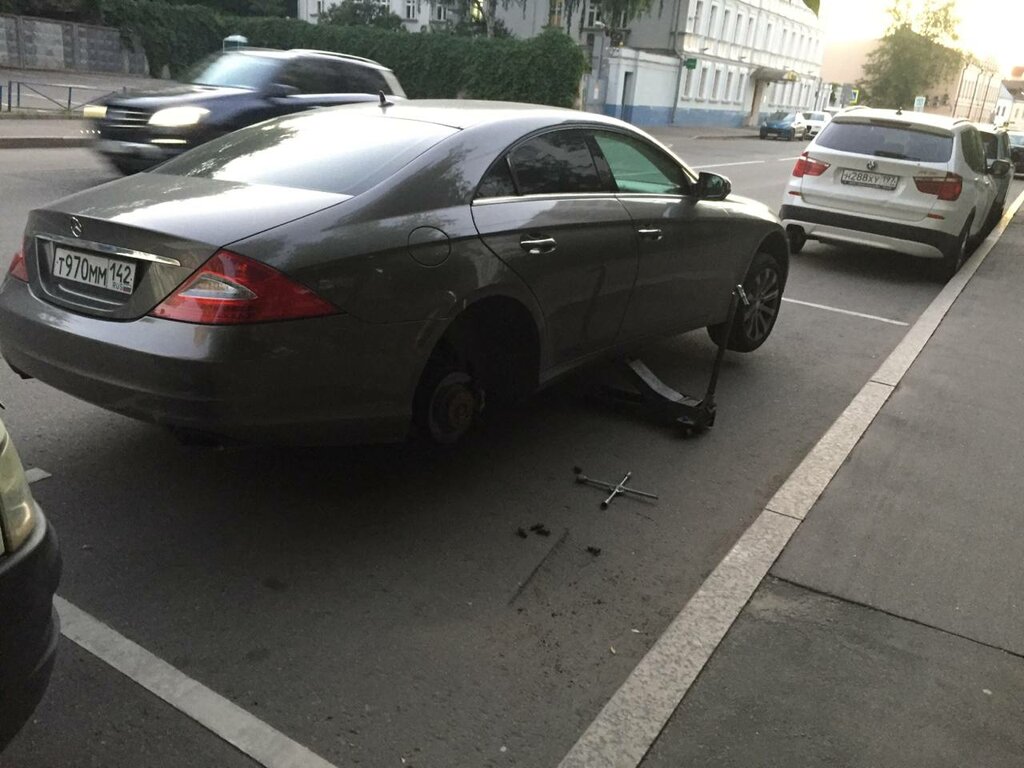 Oto lastik tamiri Tire service, Moskova, foto