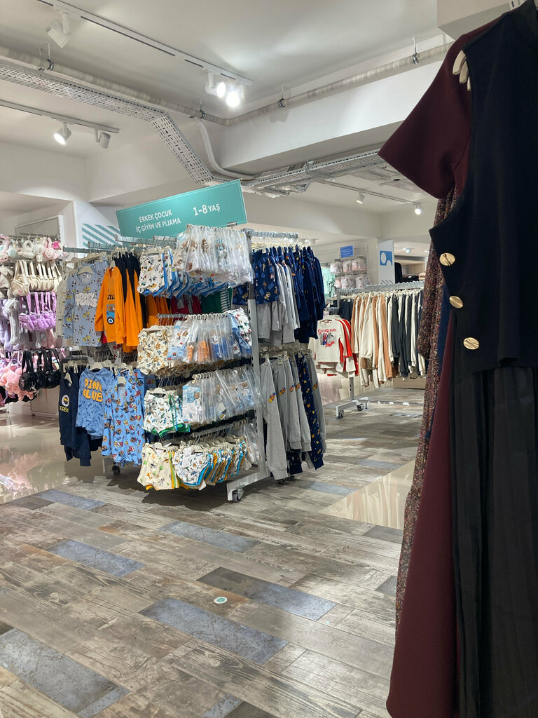 Giyim mağazası LC Waikiki Türkiye, Demre, foto