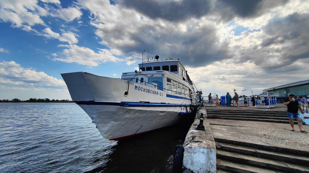 Deniz ve nehir iskeleleri Ulyanovsk River Terminal, Ulyanovsk, foto