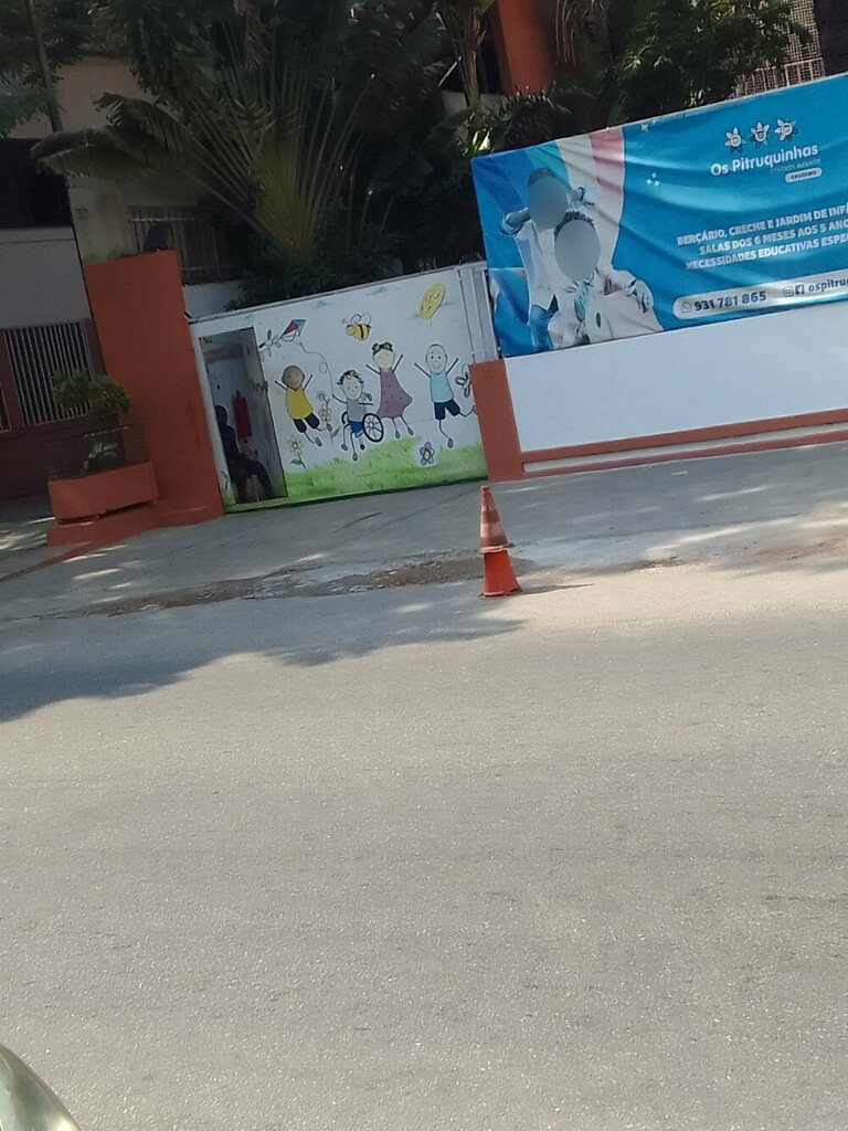 Anaokulları Os pitruquia, Loanda, foto