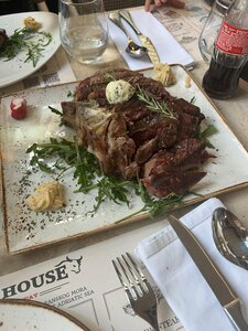 Steakhouse Grill, Fish & Meat (Karadzhordzheva ulitsa No:1), restoran  Podgorica'dan