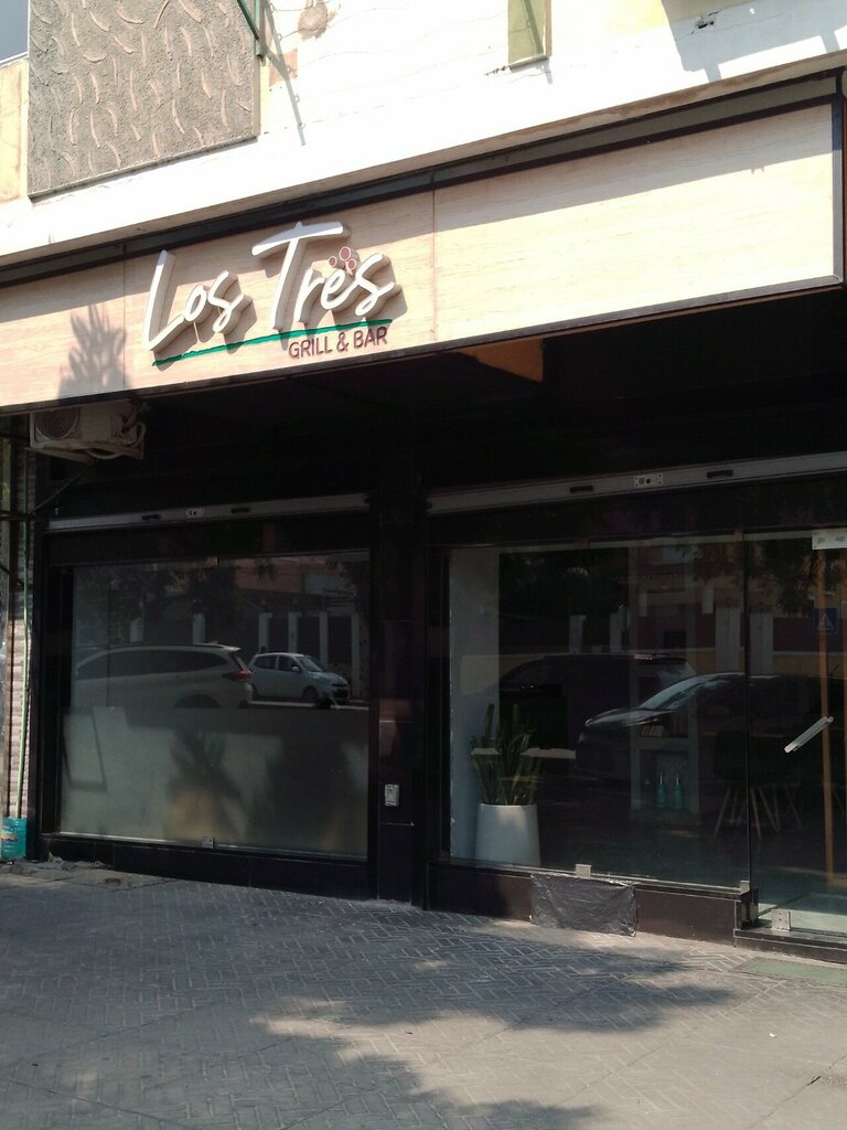 Bar Los Três, Loanda, foto