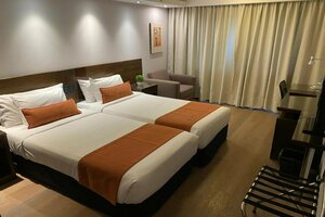 Crystal Tower Hotel (Montevideo), otel  Montevideo'dan