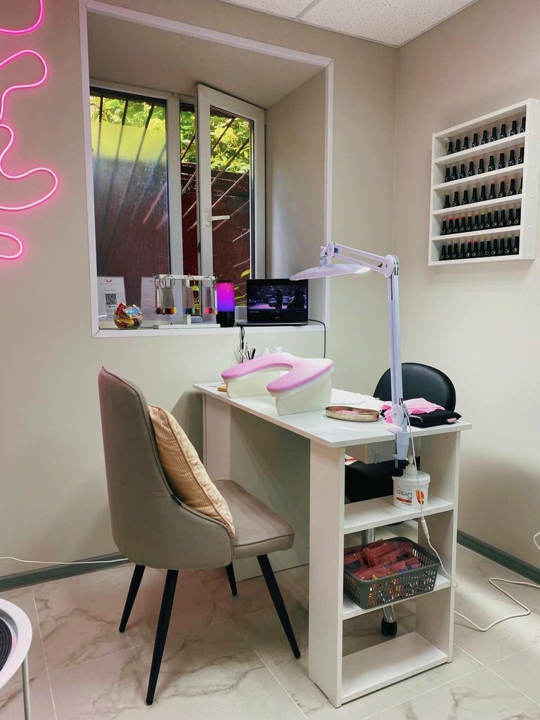 Manikür-pedikür Multifruid Nails, Moskova, foto