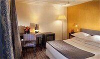 Hotel Sevres Saint Germain (Rue Saint Placide No:22, 6e Arrondissement), otel  Paris'ten