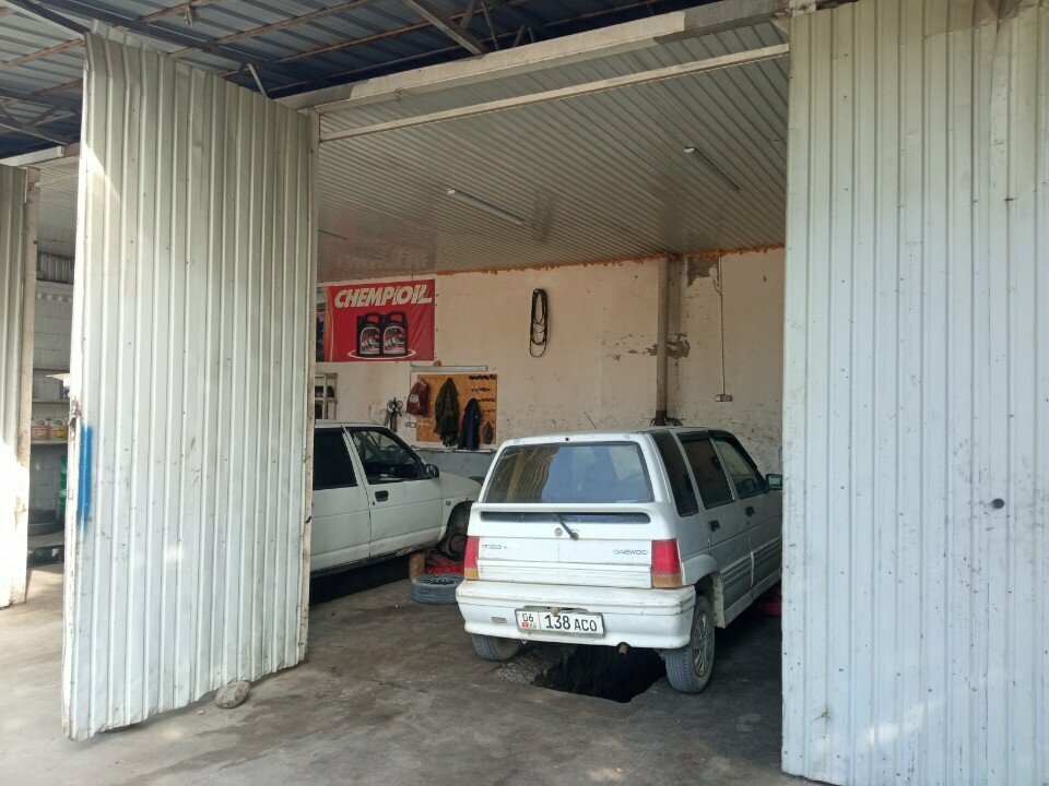 Otomobil servisi Автоцентр, Oş İli, foto