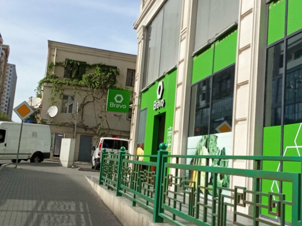 Süpermarket Bravo, Bakü, foto