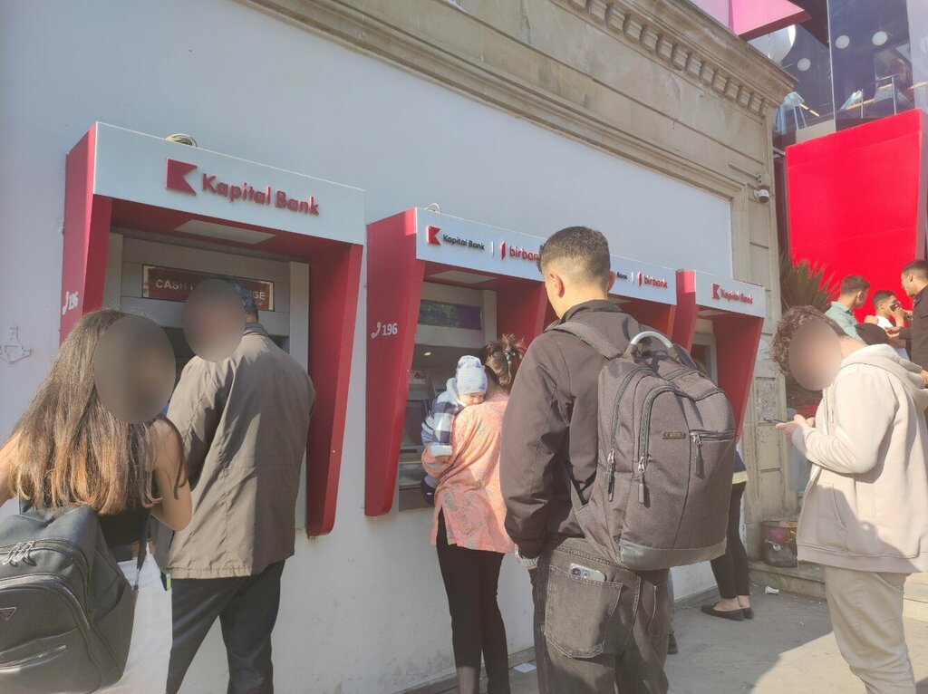 ATM'ler Kapital Bank ATM, Bakü, foto