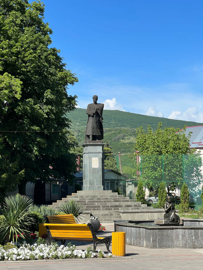 Park, sokak heykeli Памятник Коста Хетагурову, Chinval, foto