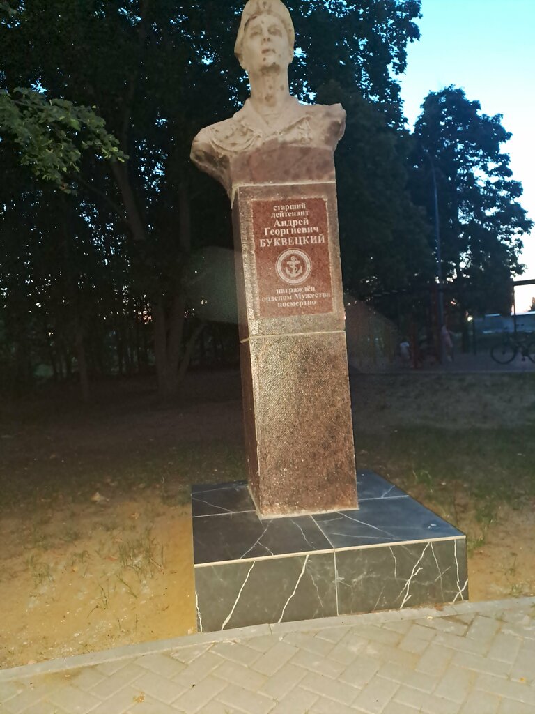 Anıt, heykel Андрей Георгиевич Буквецкий, Kalaç, foto