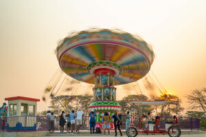 Happy Land (Great East Road), lunapark  Dünya'dan