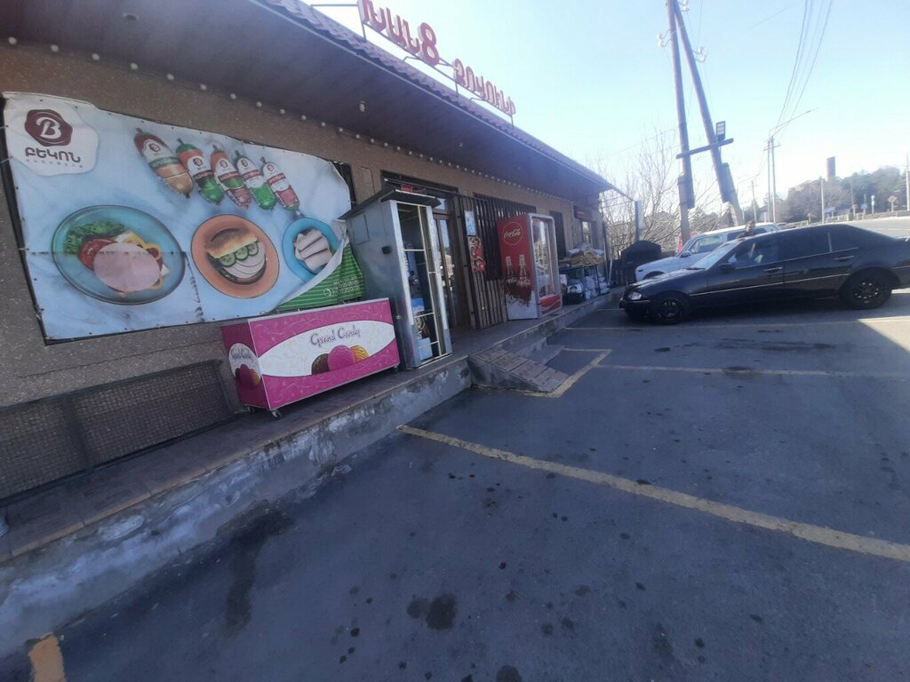 Market Zovuni, Kotayk, foto