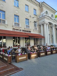 23 Cafe La Brasserie (проспект Нахимова No:8), kafe  Sevastopol'dan