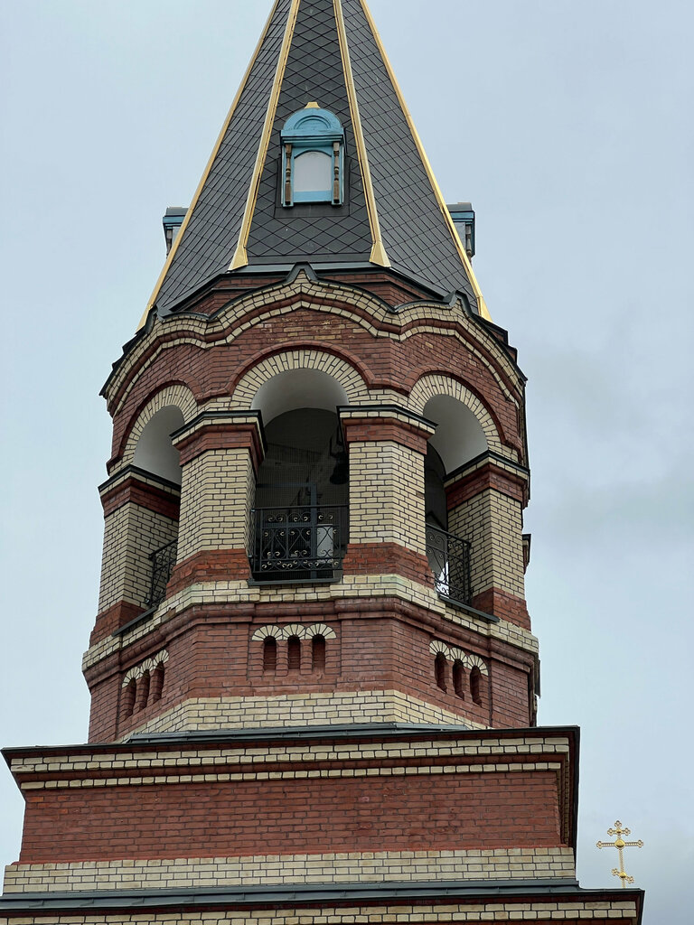 Turistik yerler Брама-колокольня, Borisov, foto