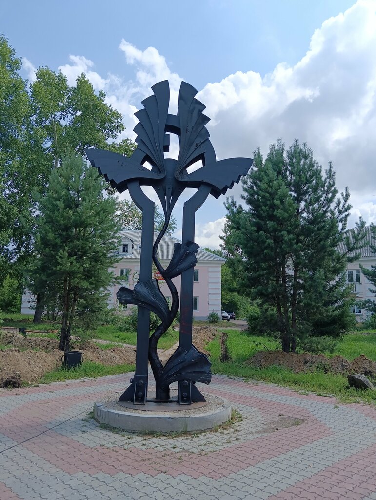 Park, sokak heykeli Крылья, Angarsk, foto