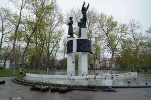 сквер Пограничников (Sakhalin Region, Yuzhno-Sakhalinsk, skver Pogranichnikov), kültür ve eğlence parkları  Sakhalinsk'ten