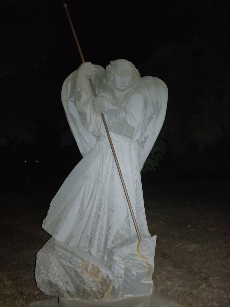 Park, sokak heykeli Георгий Победоносец, Şahty, foto