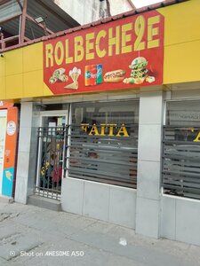 Mercado (Luanda Province, Municipality of Cazenga, Comissão do cazenga), fast food  Loanda'dan