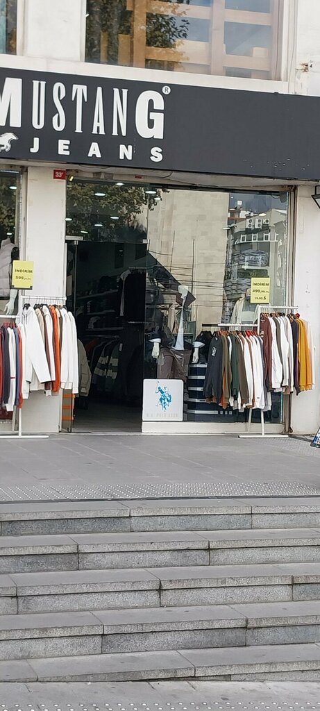 Giyim mağazası Mustang Jeans, İstanbul, foto