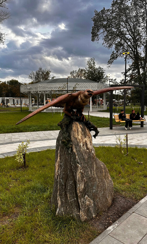 Park, sokak heykeli Кречет, İşimbay, foto