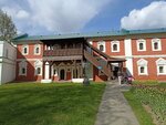 Северо-восточный келейный корпус (Bogoyavlenskaya Square No:25к7), müzeler ve sanat galerileri  Yaroslavl'dan
