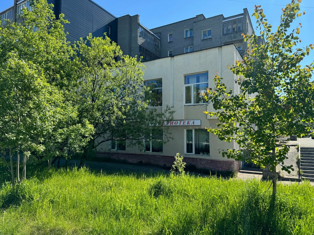 Kütüphaneler Nikelskaya Tsentralnaya biblioteka, Murmanskaya oblastı, foto