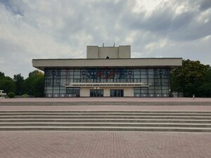 S. İbraimov Oş Ulusal Dram Tiyatrosu (Lenin Street No:243), tiyatrolar  Osh'tan