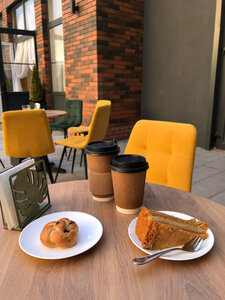 Iskra (Verkhneposadskoye shosse No:5), kafe  Zvenigorod'dan