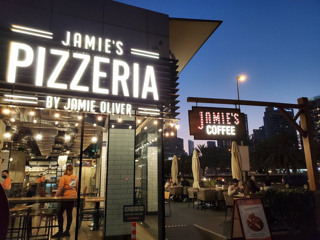 Pizzacılar Jamie Oliver's Pizzeria, Dubai, foto