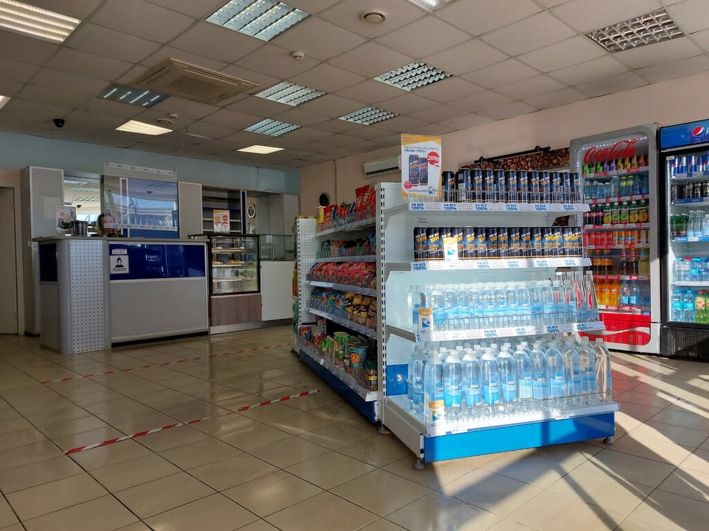 Benzin istasyonu Surgutneftegas, Udomlya, foto