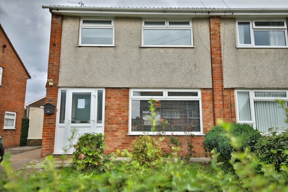 Otel Spacious 3 Bedroom House in Barry, Barry, foto