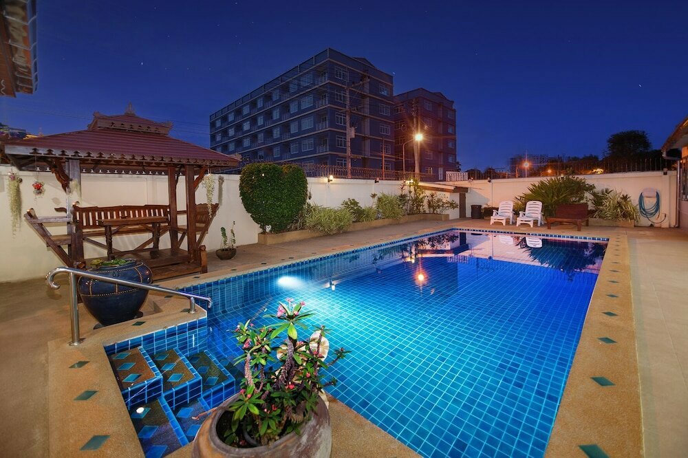 Otel Villa Bos 5 min Beach and close to walking street, Pattaya, foto