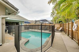 Pet-friendly Paradise w Pool ~ 6 Mi to Beach! (Florida, Palm Beach County, Boca Raton), otel  Boca Raton'dan