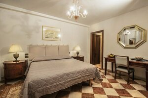 Anzolo Palace (Venice, Castello), otel  Venedik'ten