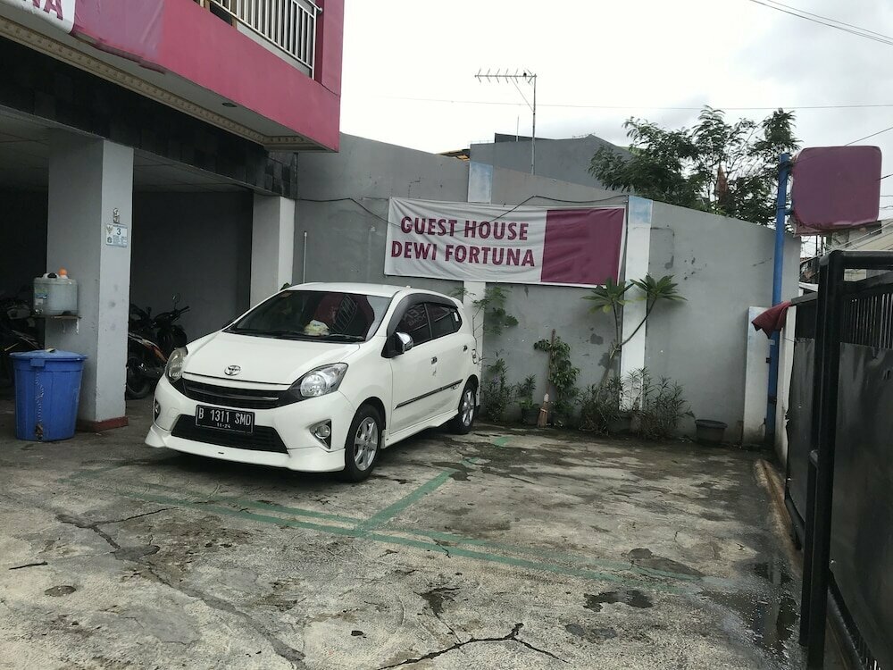 Otel Super Oyo 90436 Dewi Fortuna, Cakarta, foto
