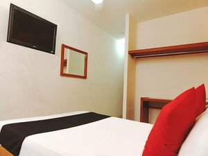 Oyo Hotel Italia (Aguascalientes, Avenida Licenciado Adolfo López Mateos Poniente), otel  Aguascalientes'ten