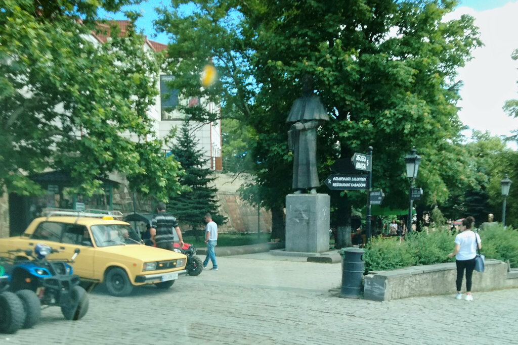 Anıt, heykel Solomon Dodashvili, , foto
