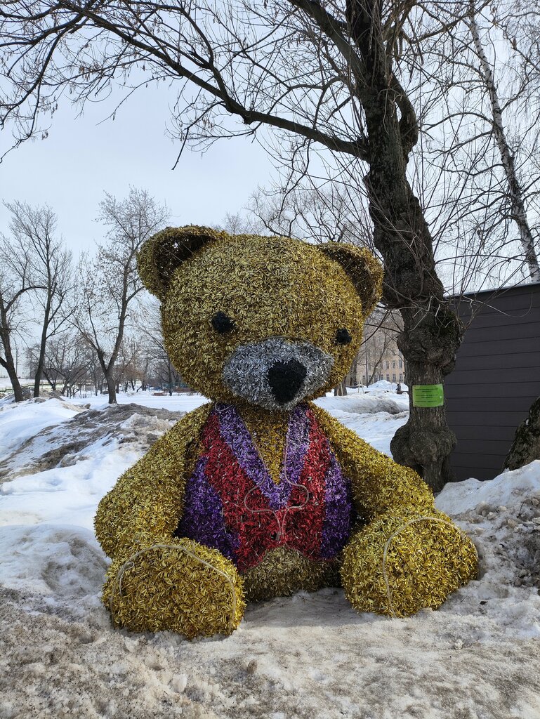 Park, sokak heykeli Медвежонок, Moskova, foto