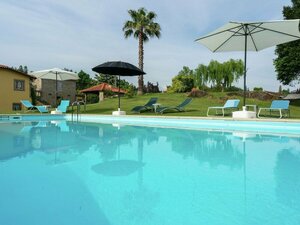 Excellent Cottage in Santa Comba With Communal Swimming Pool (Viana do Castelo), otel  Viana do Castelo'dan