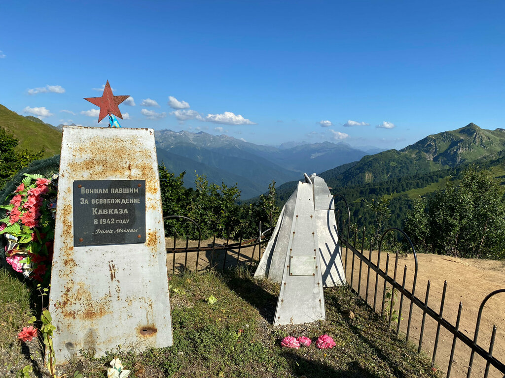 Anıt, heykel Войнам, павшим за освобождение Кавказа в 1942 году, Sukhumi Bölgesi, foto